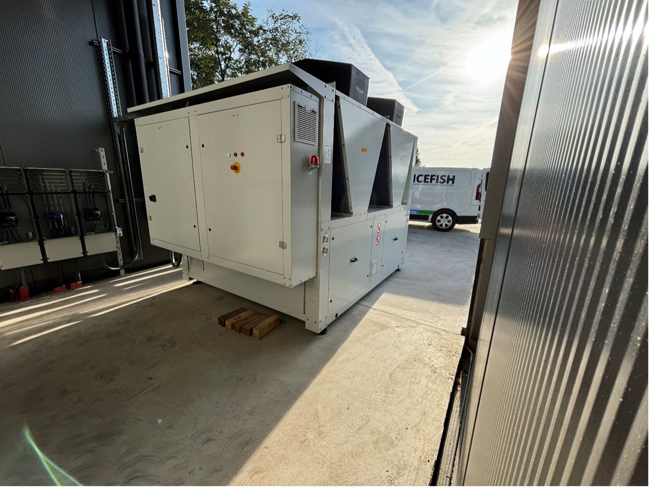 Maatwerk koelunit met gesloten onderkant en buitenopstelling | Icefish
